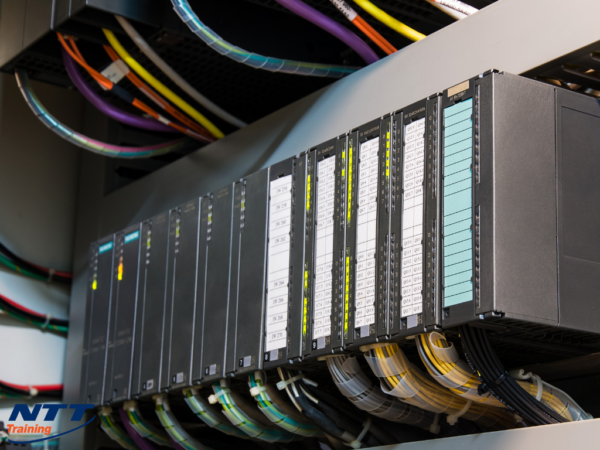 Programmable Logic Controller Training for Industrial Workers Programmable Logic Controller Training for Industrial Workers